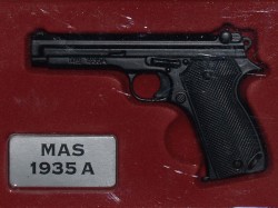 RÉPLICA DE LA PISTOLA MAS 1935 A - Militaria Granada Armas inutilizadas ...